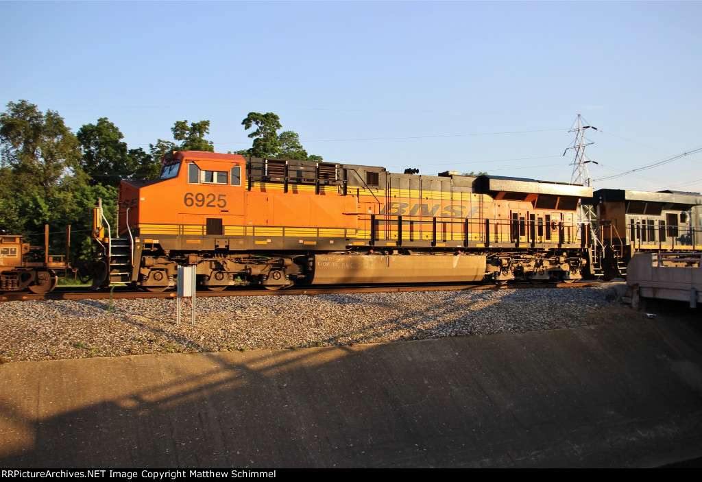 BNSF 6925